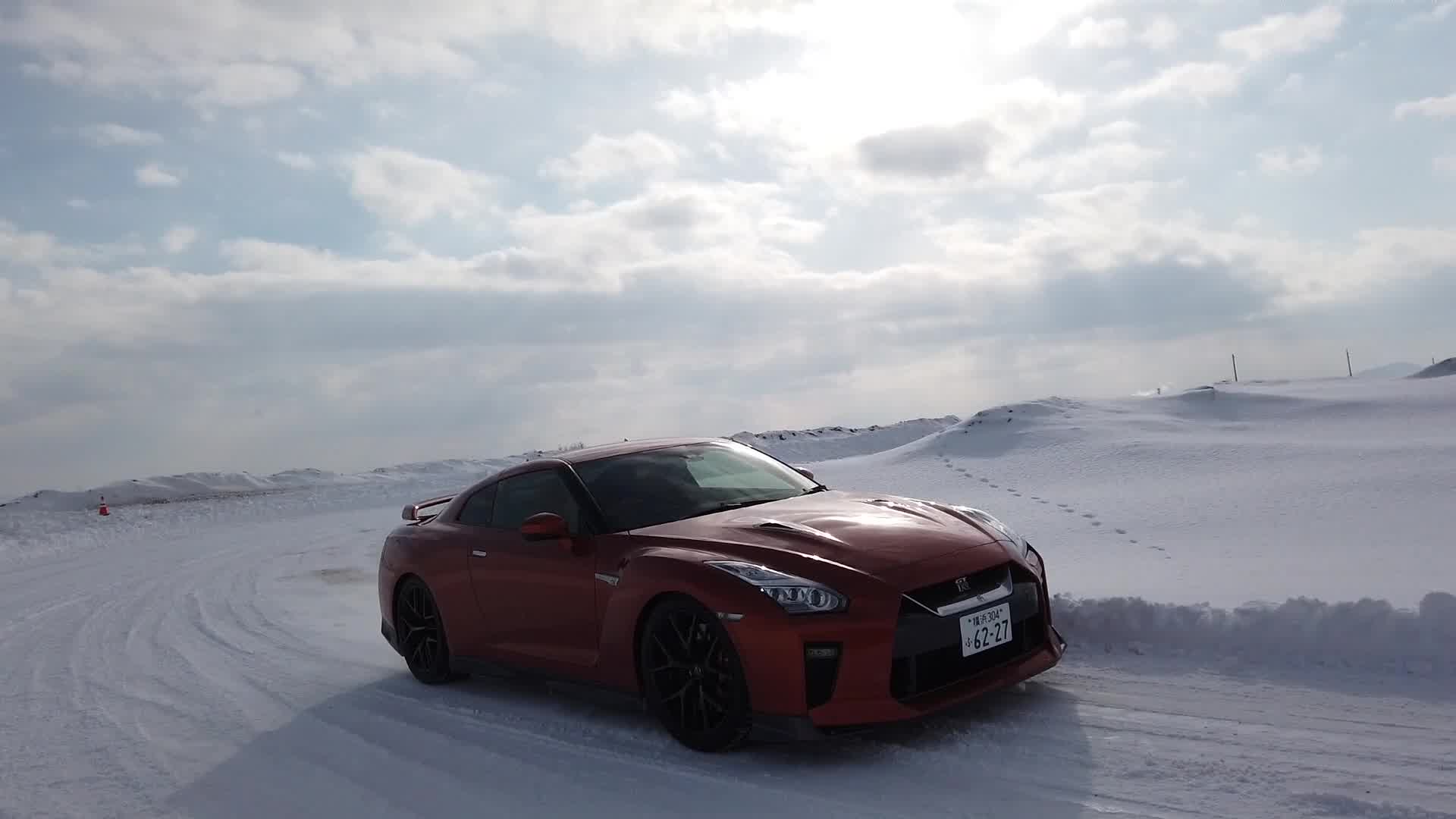 NISSAN GT-R winter b-roll